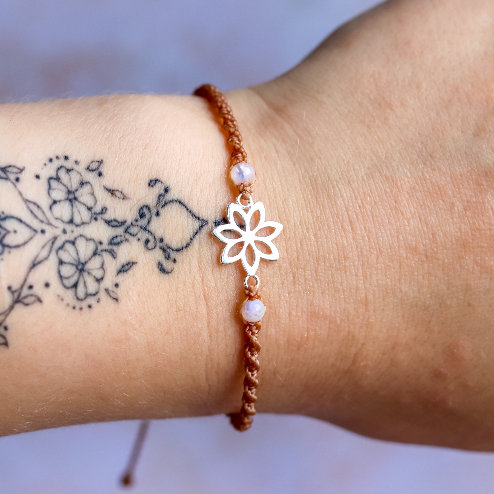 Flower macrame bracelet store